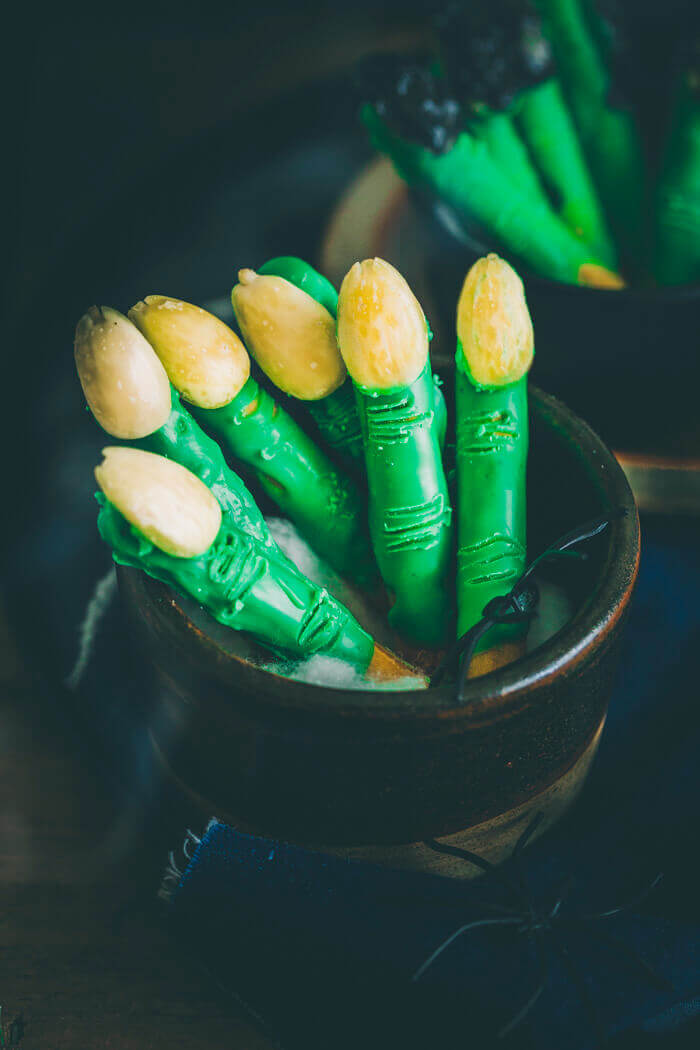 Halloween Witch Fingers { Kid's friendly recipe + step by step ...