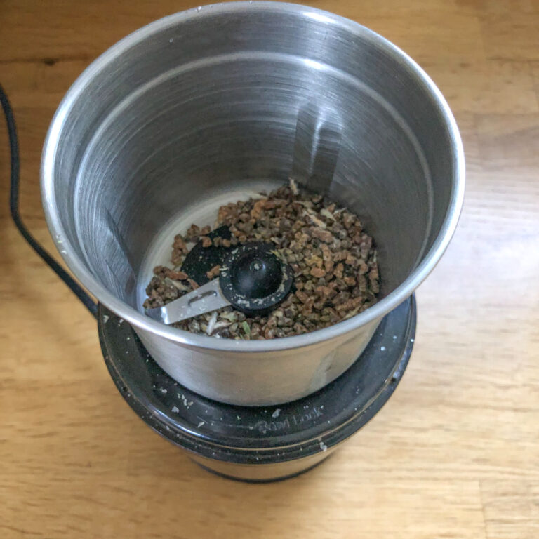 Cardamom powder (Ground cardamom) - Sandhya's Kitchen