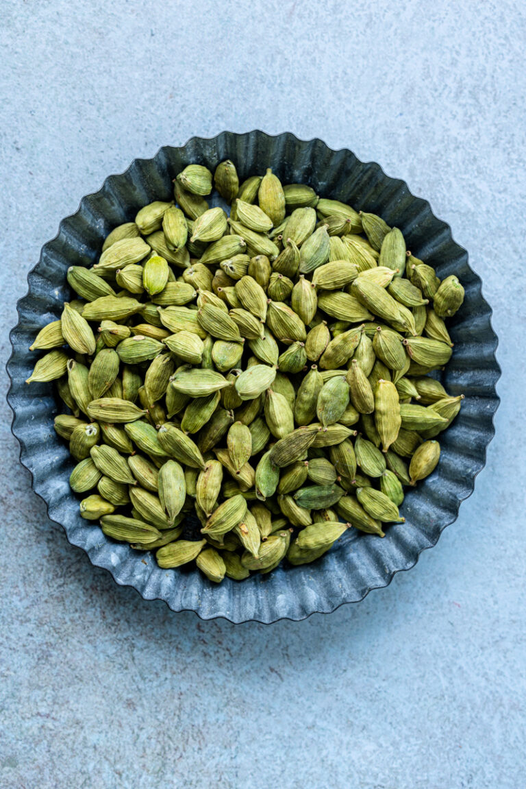 Cardamom powder (Ground cardamom) - Sandhya's Kitchen