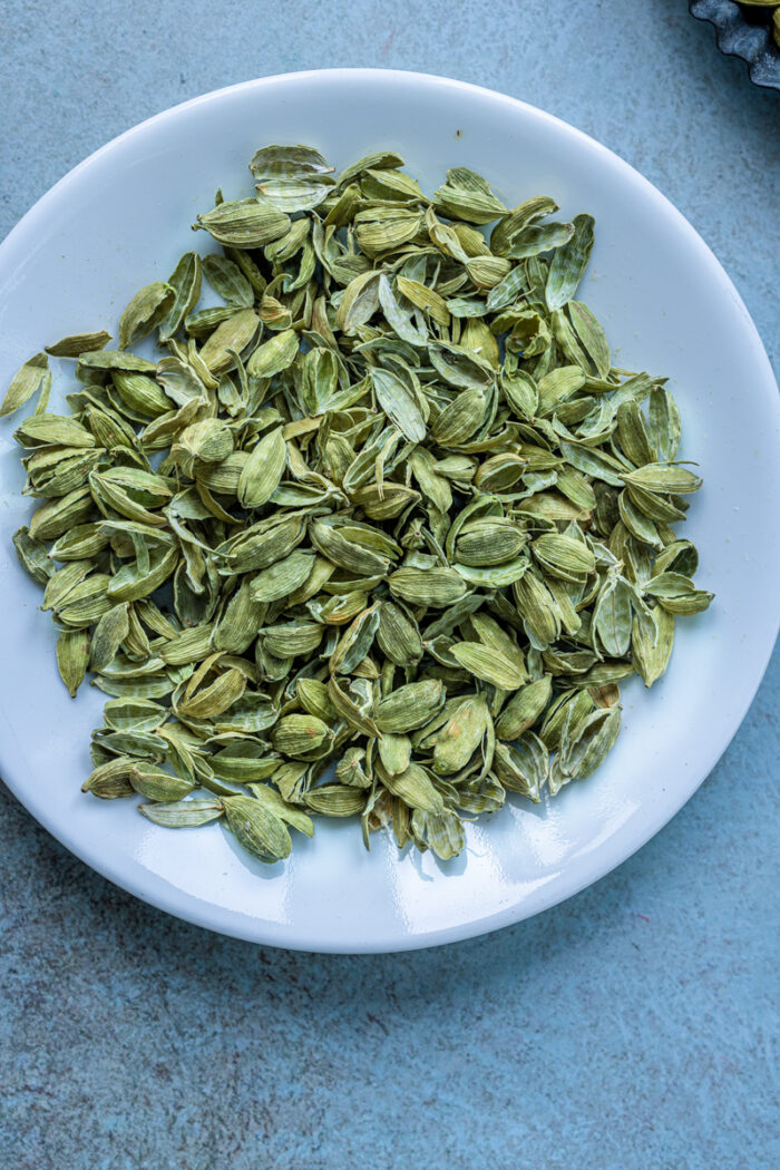 Cardamom powder (Ground cardamom) - Sandhya's Kitchen